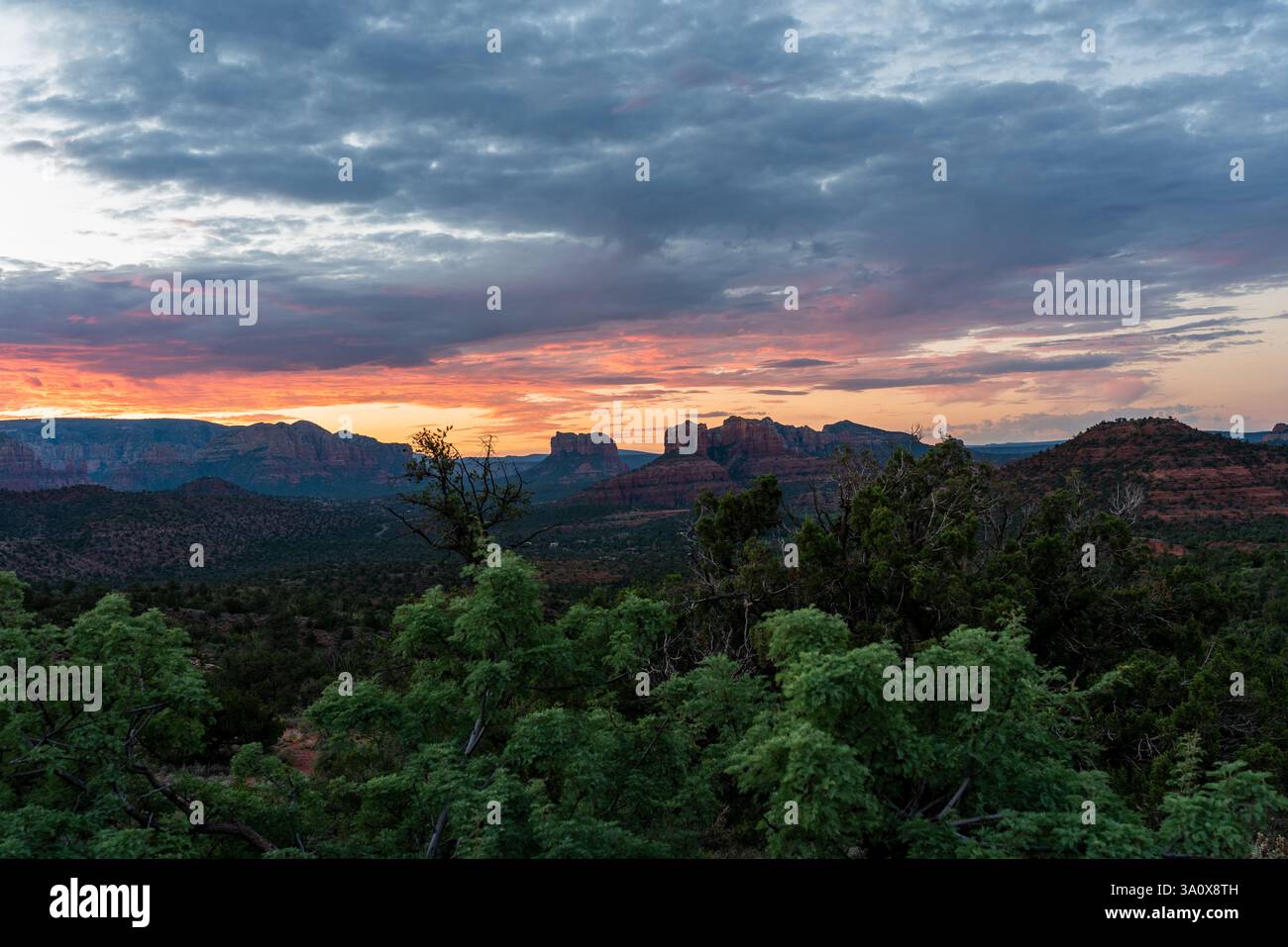 Stunning Sedona, Arizona sunset over red rock formations and greenery ...