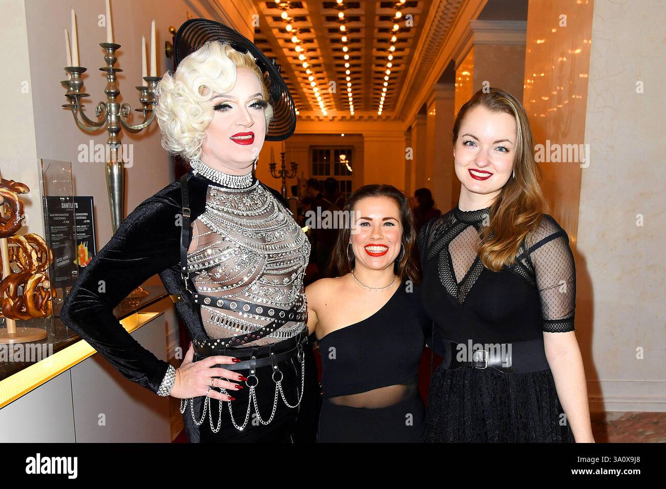 Sheila Wolf, Sarah Tkotsch und Kira Teichert bei der Elisabeth - Das ...