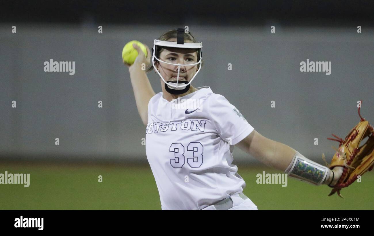 Houston pitcher Maddie Hartley during an NCAA softball game against ...