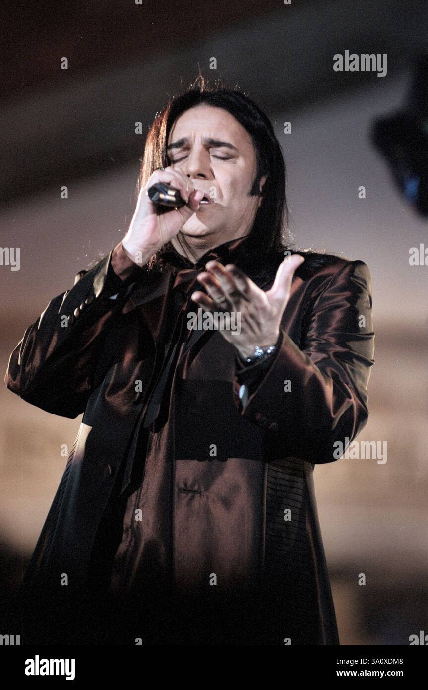 Renato zero foto 2002 hi-res stock photography and images - Alamy