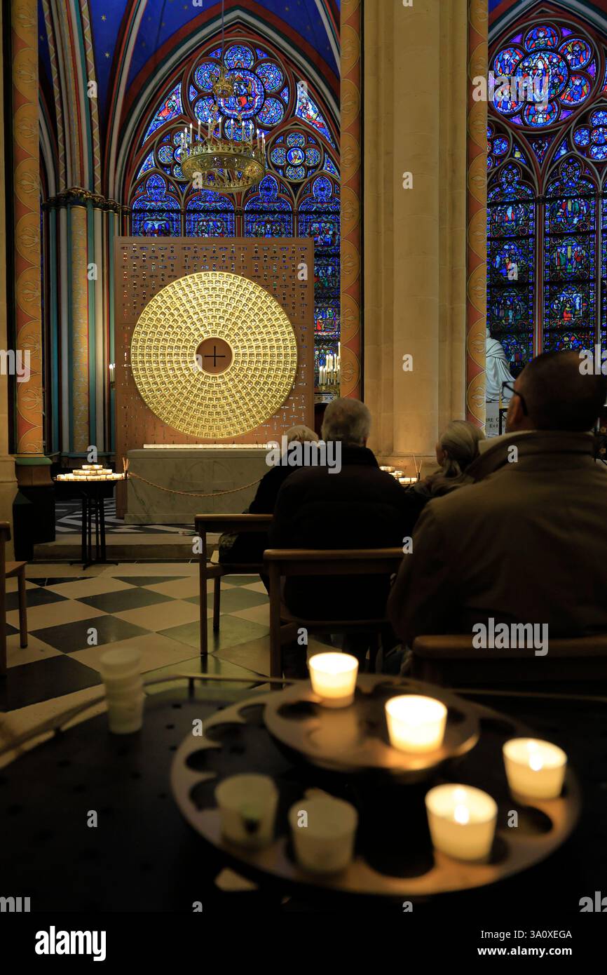 The Holy Crown of Thorns display in the Axial Chapel in Cathedral Notre ...
