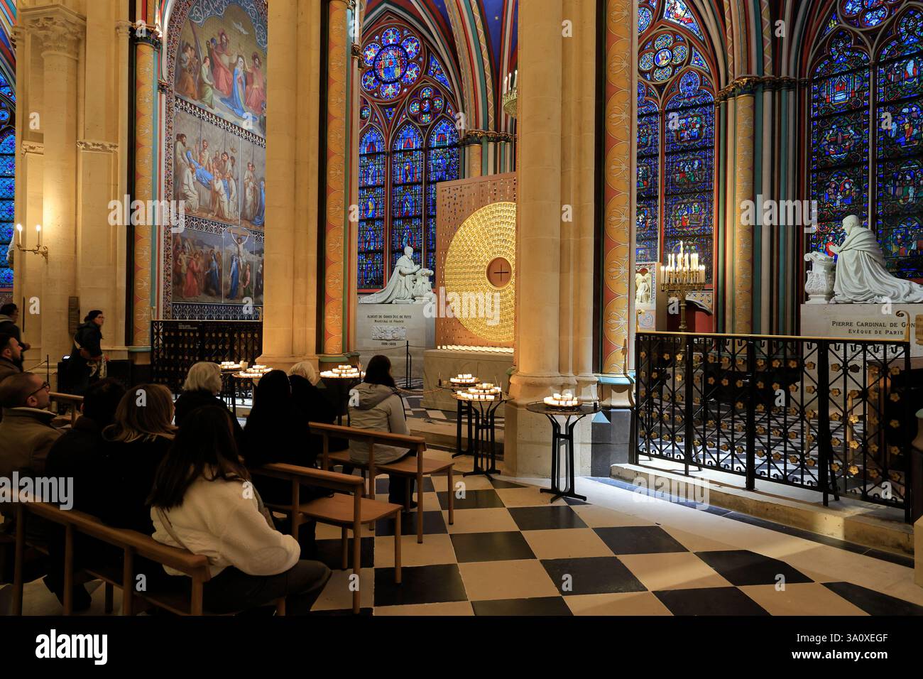 The Holy Crown of Thorns display in the Axial Chapel in Notre-Dame de ...