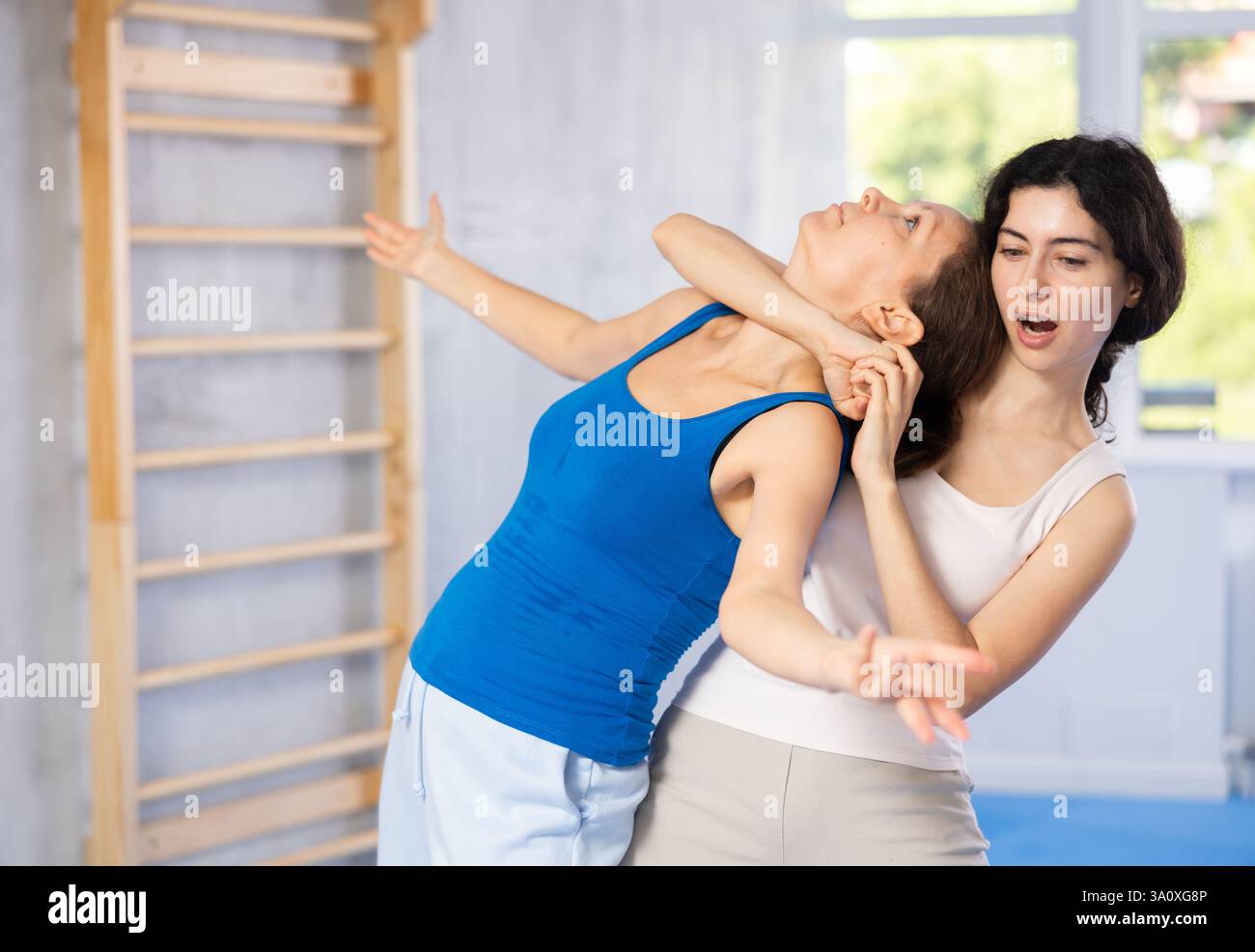 Woman choke hold hi-res stock photography and images - Alamy