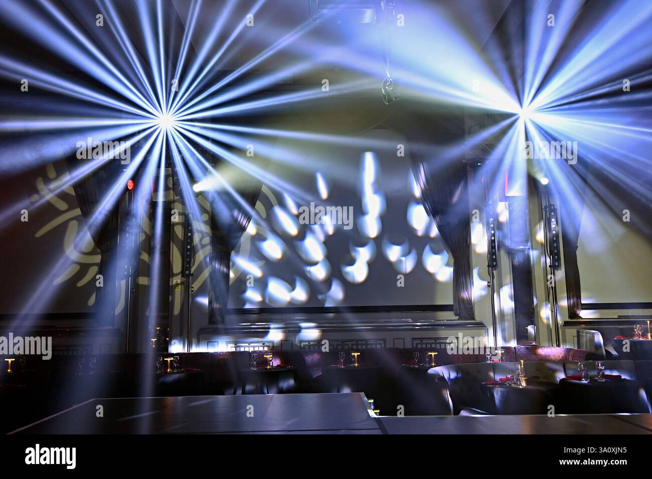 LONDON, ENGLAND - MARCH 5th 2025: Roxie Rocks Chicago at The London ...