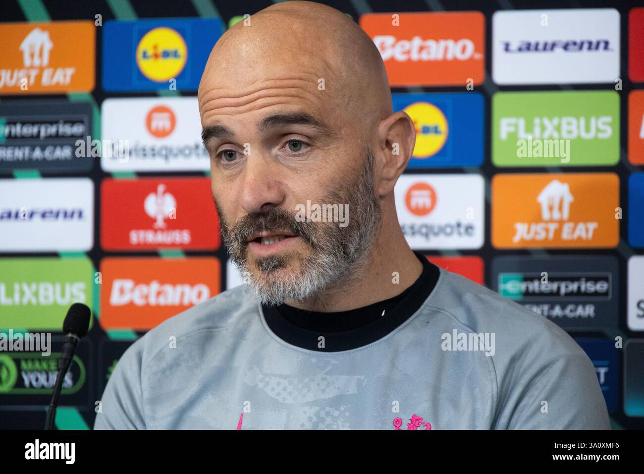 Enzo maresca press conference hi-res stock photography and images - Alamy