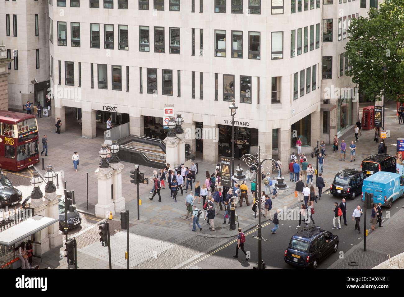 People cross street next public hi-res stock photography and images - Alamy