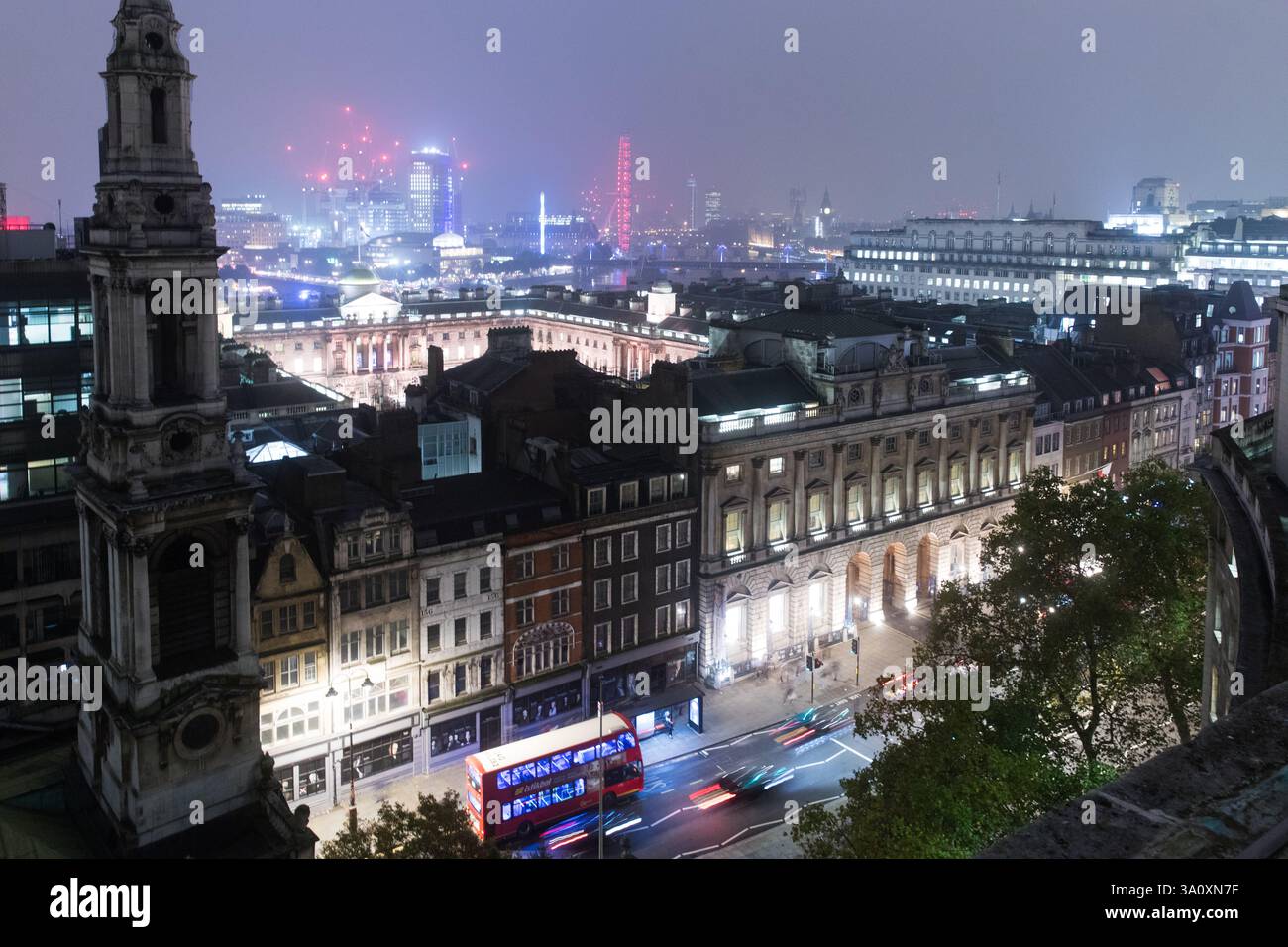 St Mary Le Strand Church and the Strand Stock Photo - Alamy