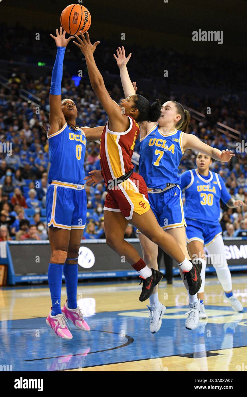 LOS ANGELES, CA - MARCH 01: USC Trojans guard Malia Samuels (10) goes ...