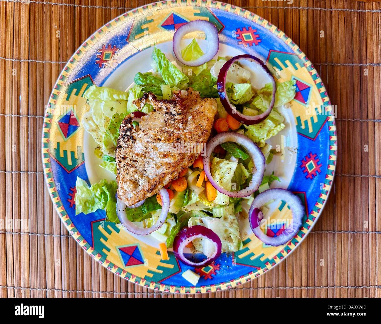 Salad with pan seared red snapper on a colorful plate Stock Photo - Alamy