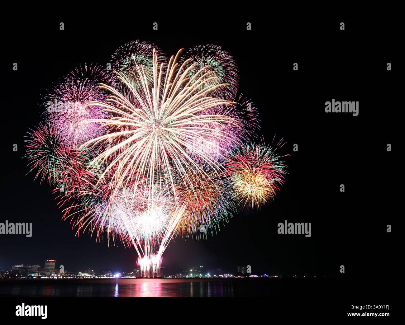 Sky rocket crackers sparkles hi-res stock photography and images - Alamy