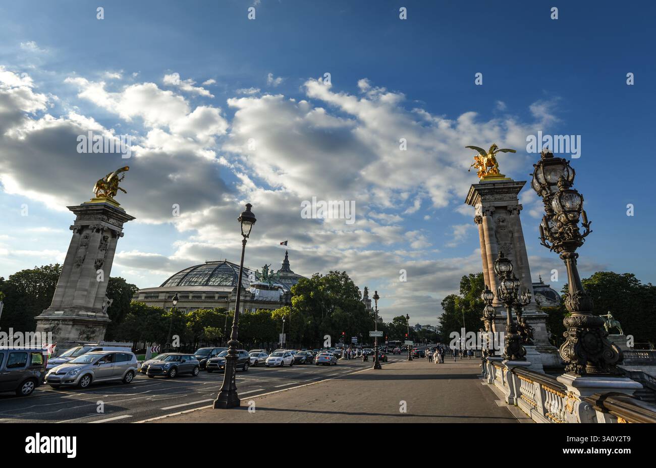 Cityscape traffic on pont hi-res stock photography and images - Alamy