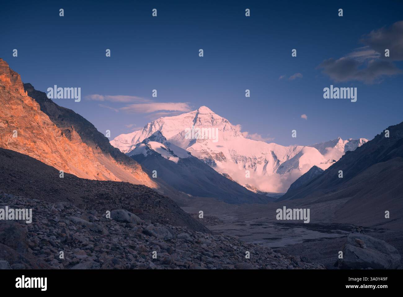 Mount Everest and stacked Mani stones near the north side of Everest ...