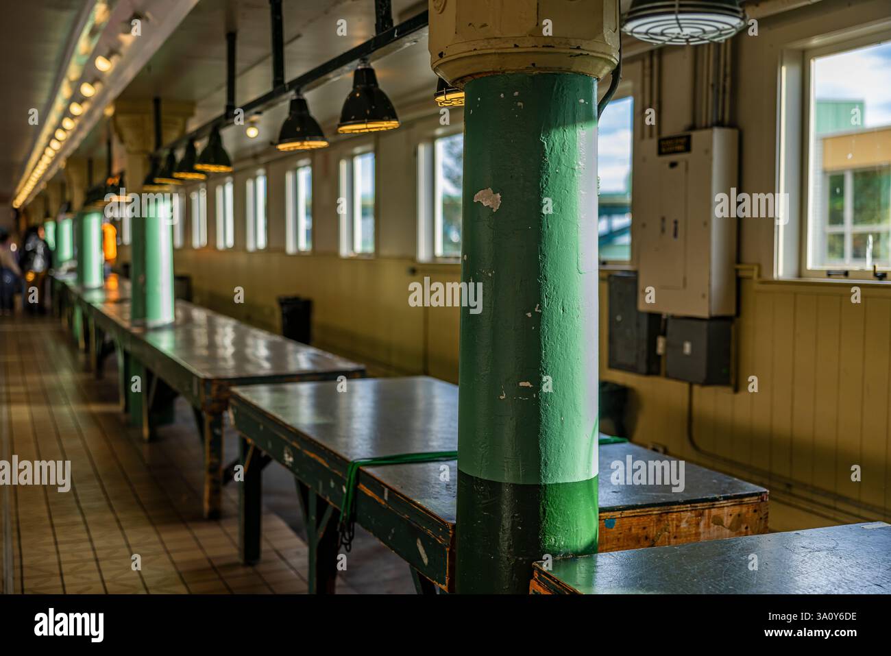 Pike place market seattle crafts hi-res stock photography and images ...