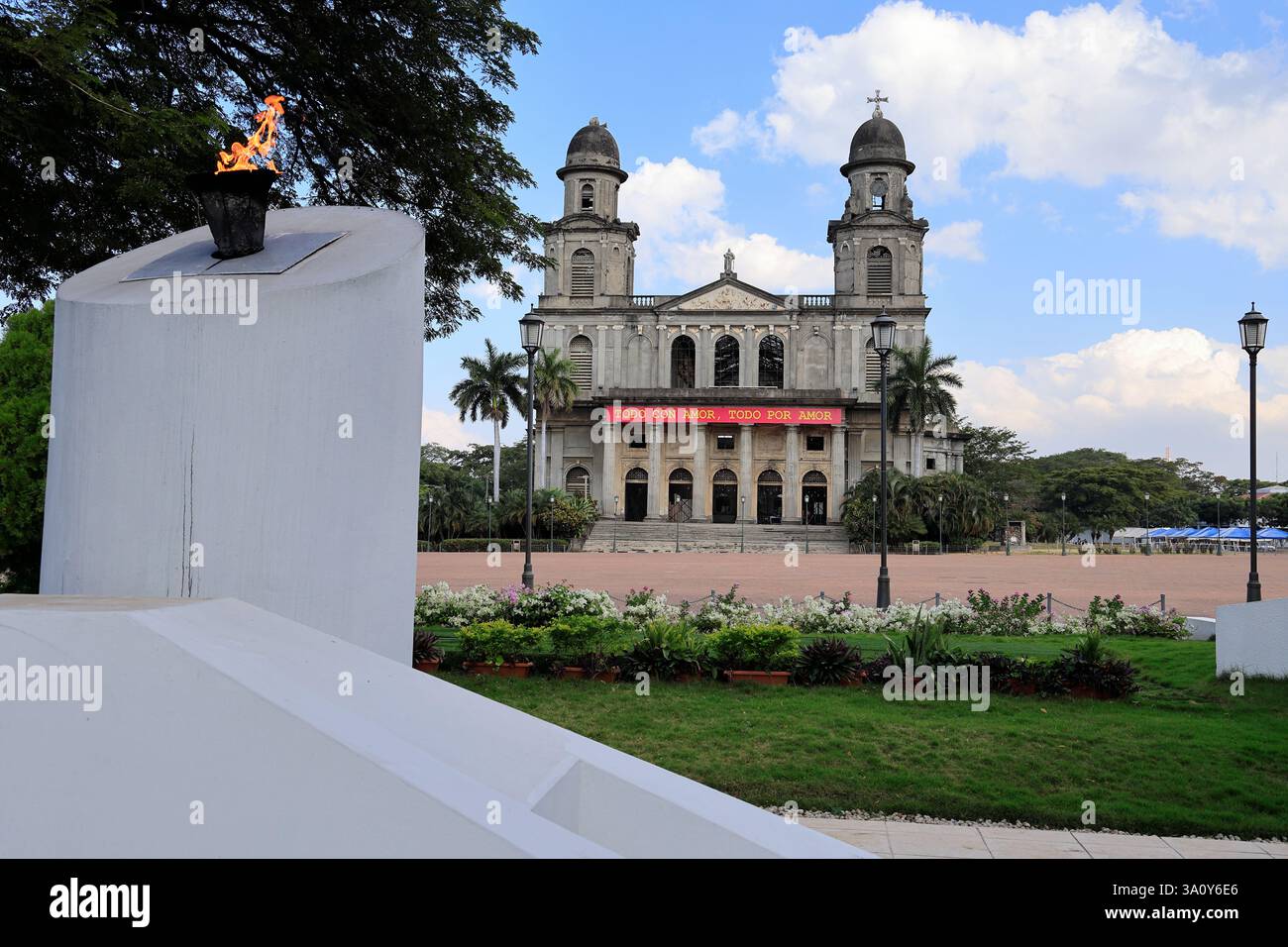 Old Cathedral of Managua with Mausoleums of FSLN founders or Tomb of ...