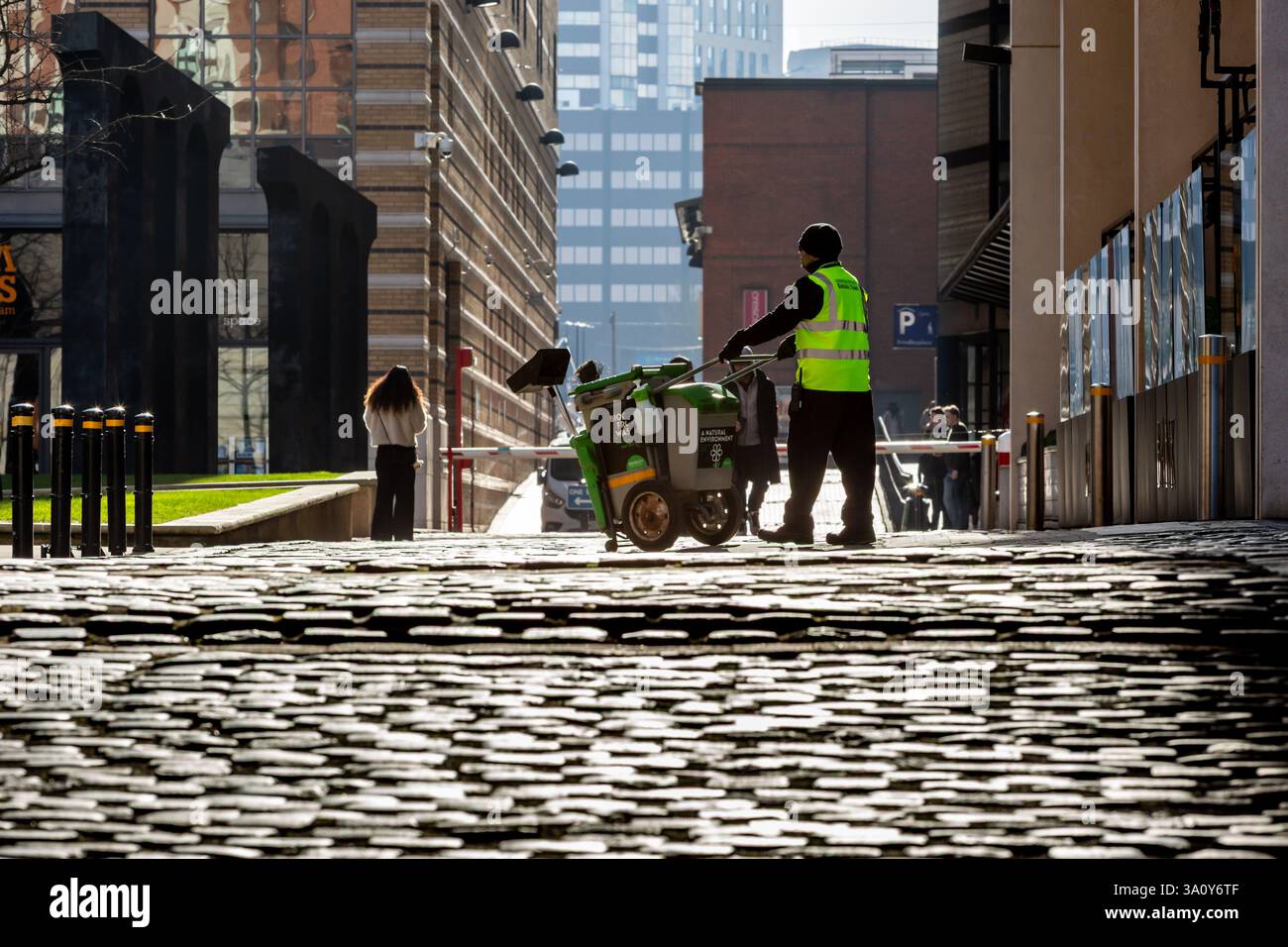 Uk city streets hi-res stock photography and images - Alamy