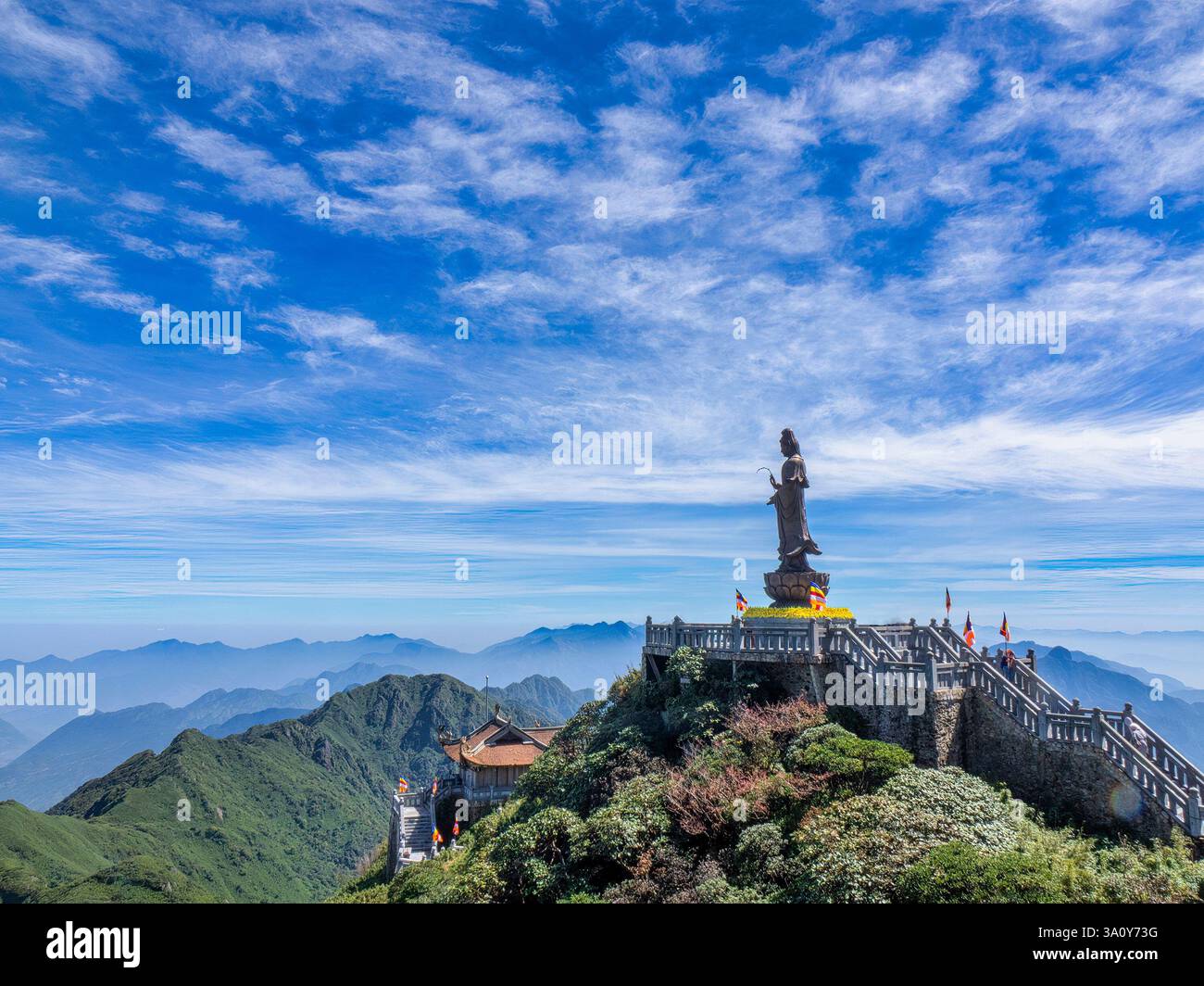 Buddha statue on top of Fansipan in Sun world Fansipan Legend, Sapa ...
