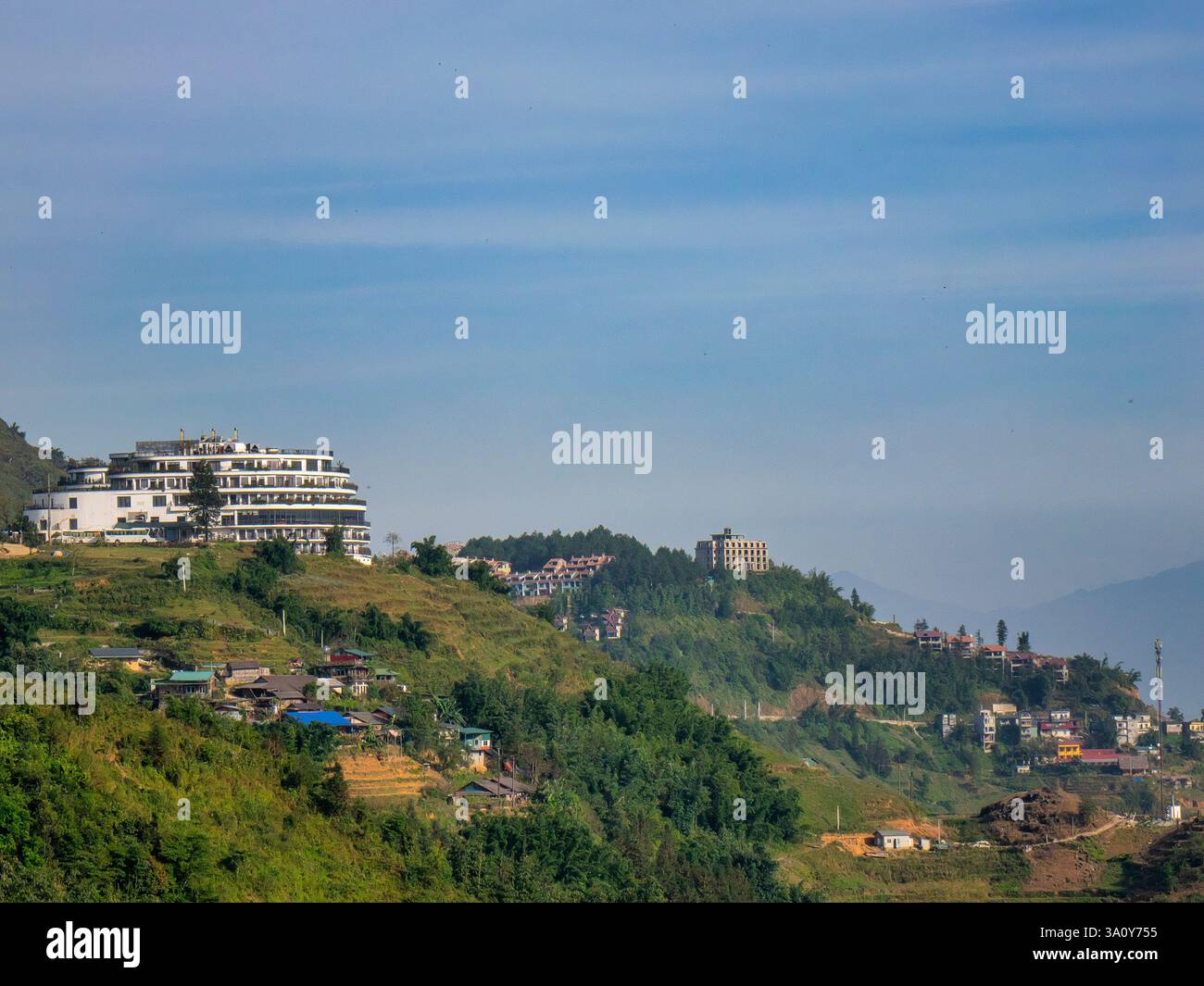 Sa Pa town is small and beautiful, located at the foot of Phan Xi Pang ...