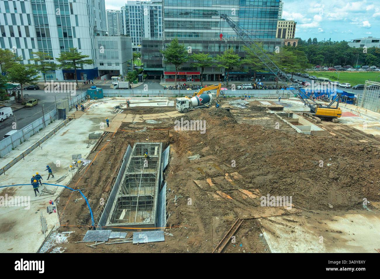 A project under construction in Ho Chi Minh City, Vietnam Stock Photo - Alamy