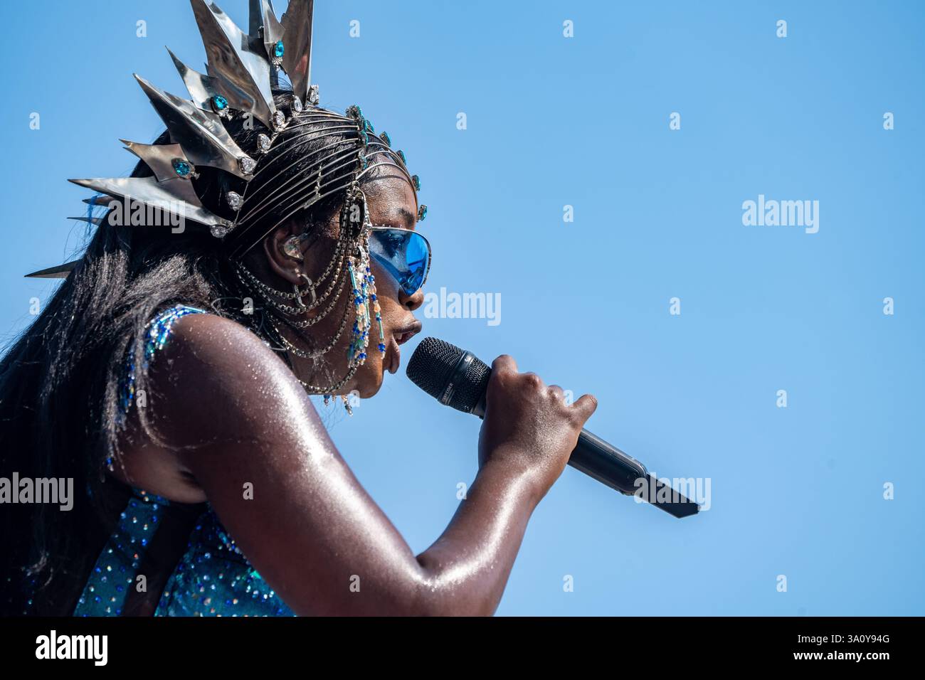 March 4, 2025: Brazilian singer IZA performs during the Latinha Mix ...