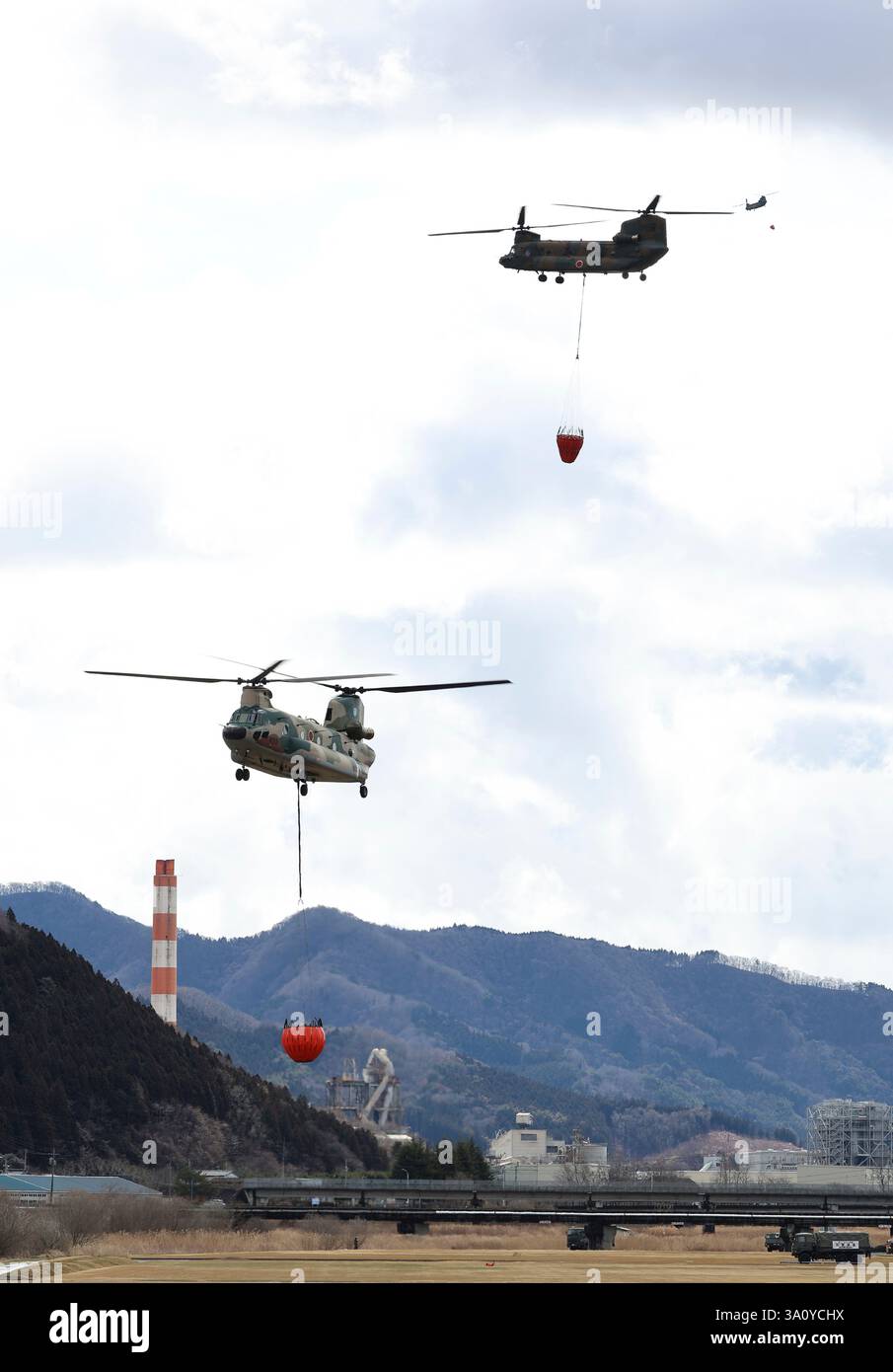 The Japan Self-Defense Forces helicopters leave for firefighting ...