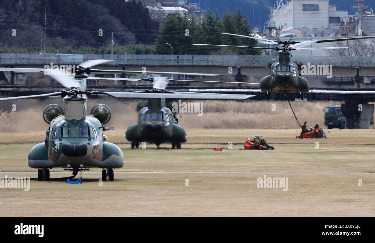 The Japan Self-Defense Forces helicopters leave for firefighting ...