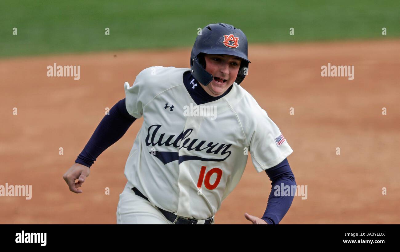 Auburn's Lucas Steele (10) rounds third base during an NCAA baseball ...