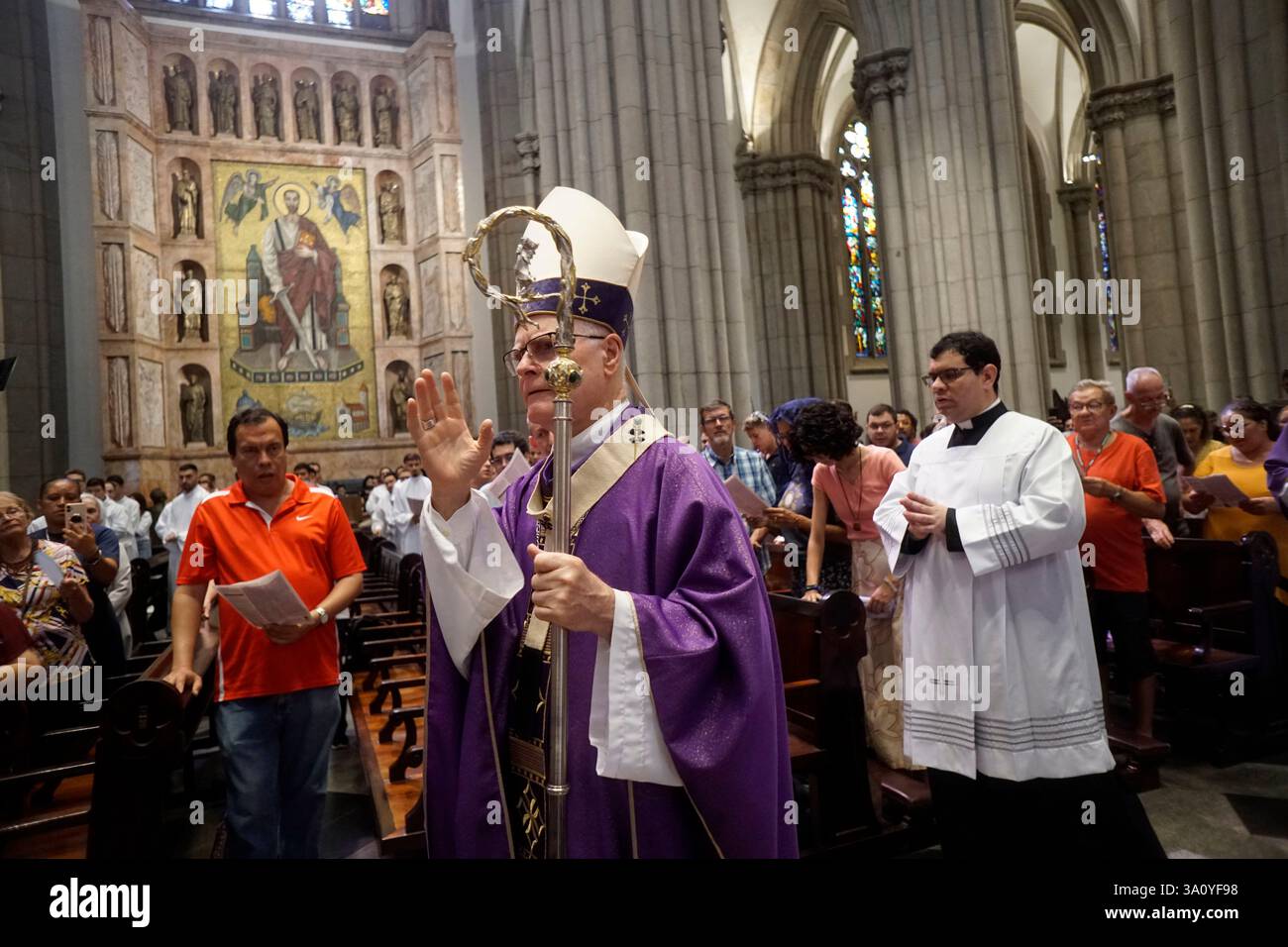 Catholic faithful attending a mass at Catedral Metropolitana Sé to ...
