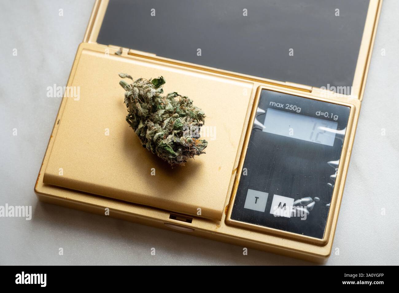 Cannabis weighing hi-res stock photography and images - Alamy
