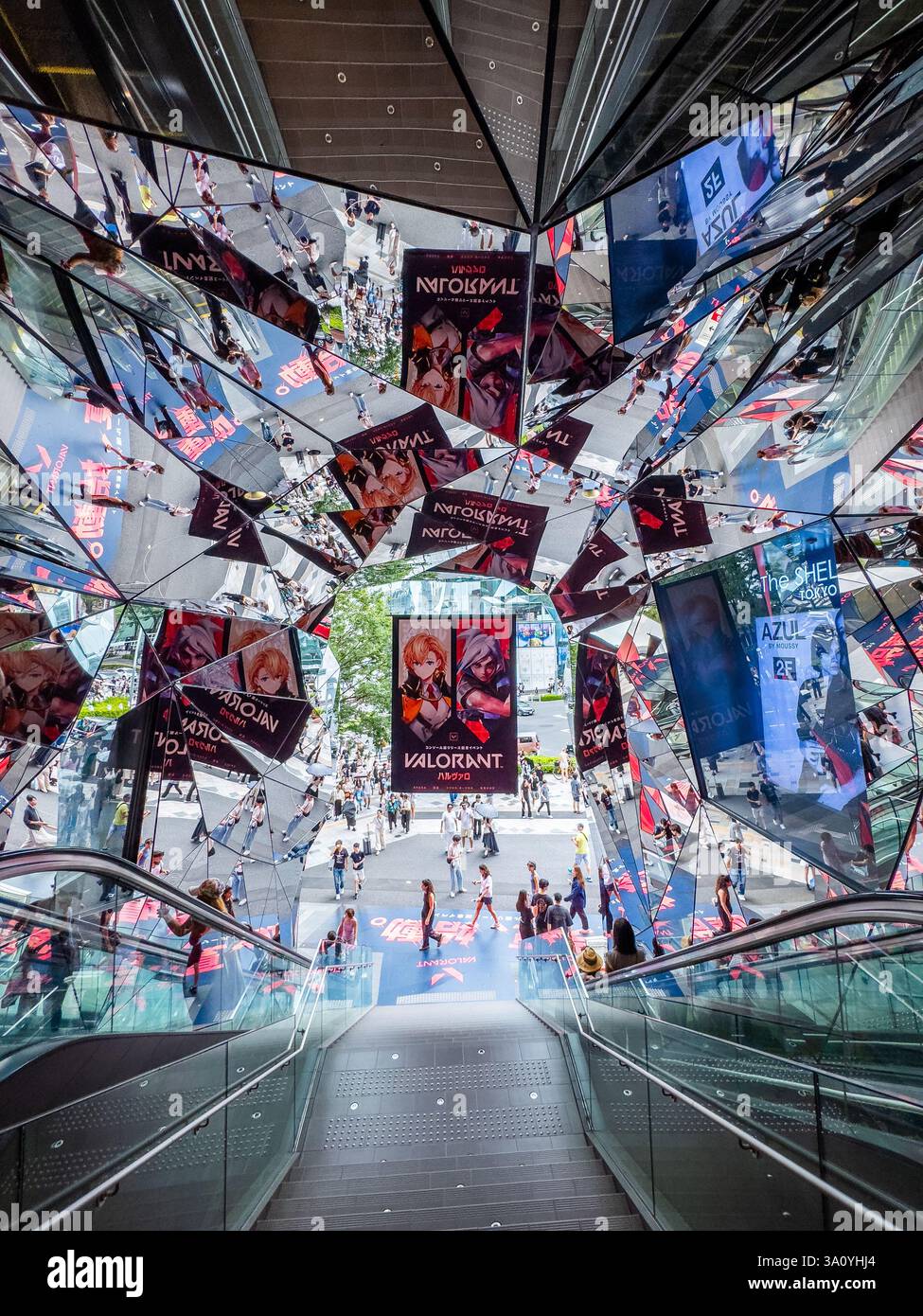 Tokyu Plaza entrance in Ginza, Chuo City, Tokyo, Japan Stock Photo - Alamy