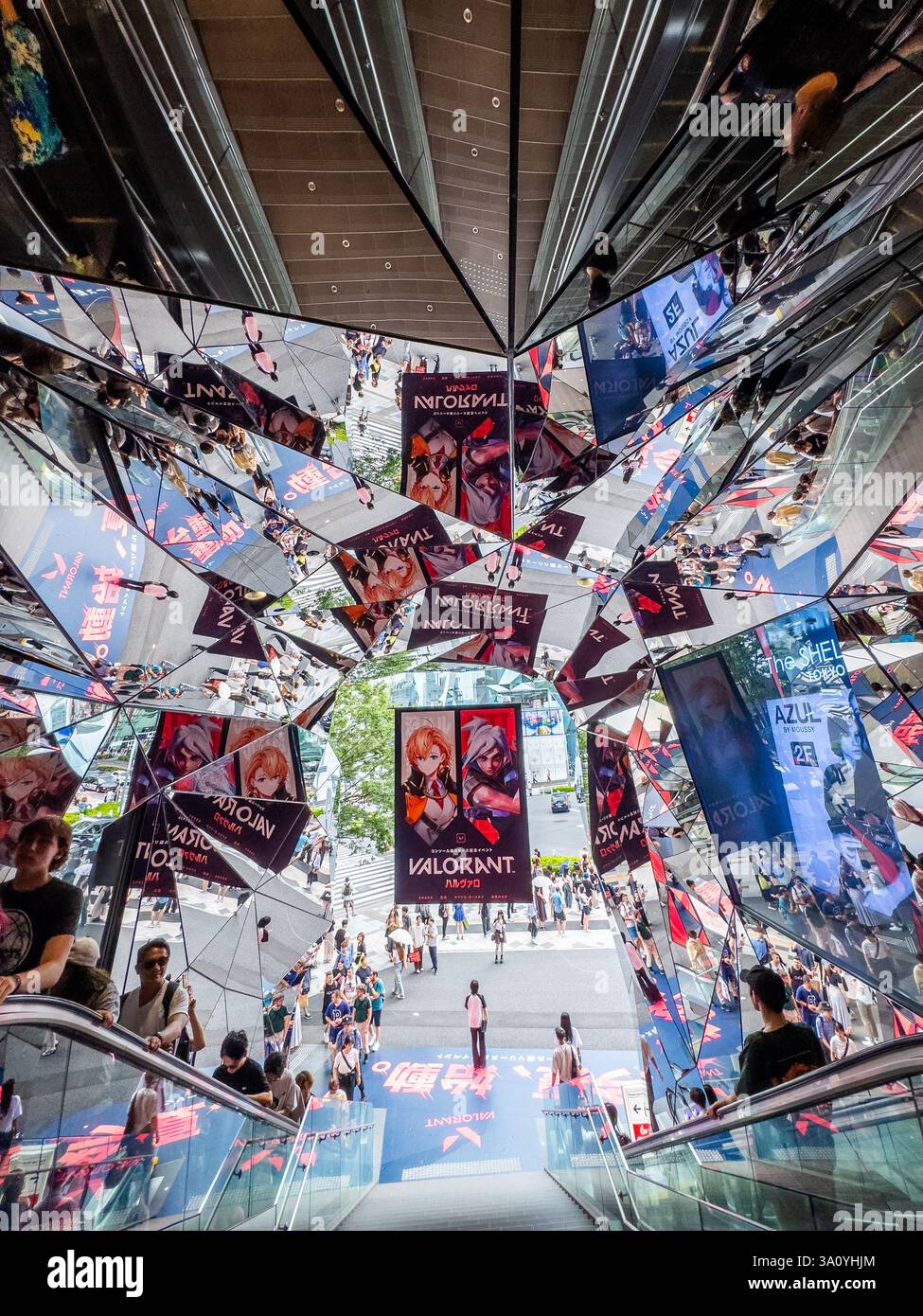 Tokyu Plaza entrance in Ginza, Chuo City, Tokyo, Japan Stock Photo - Alamy
