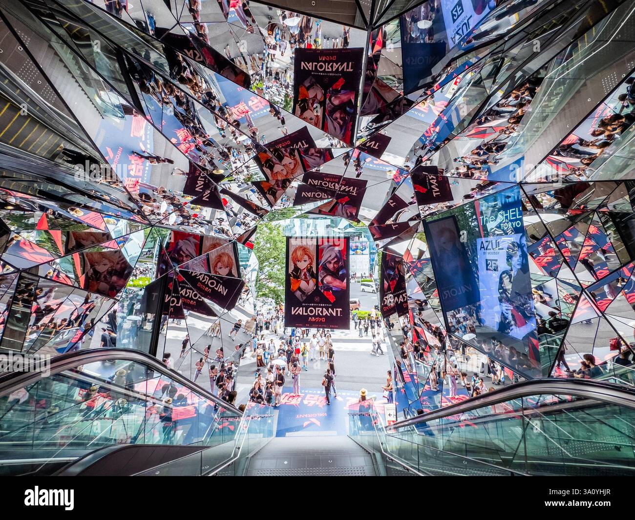 Tokyu Plaza entrance in Ginza, Chuo City, Tokyo, Japan Stock Photo - Alamy