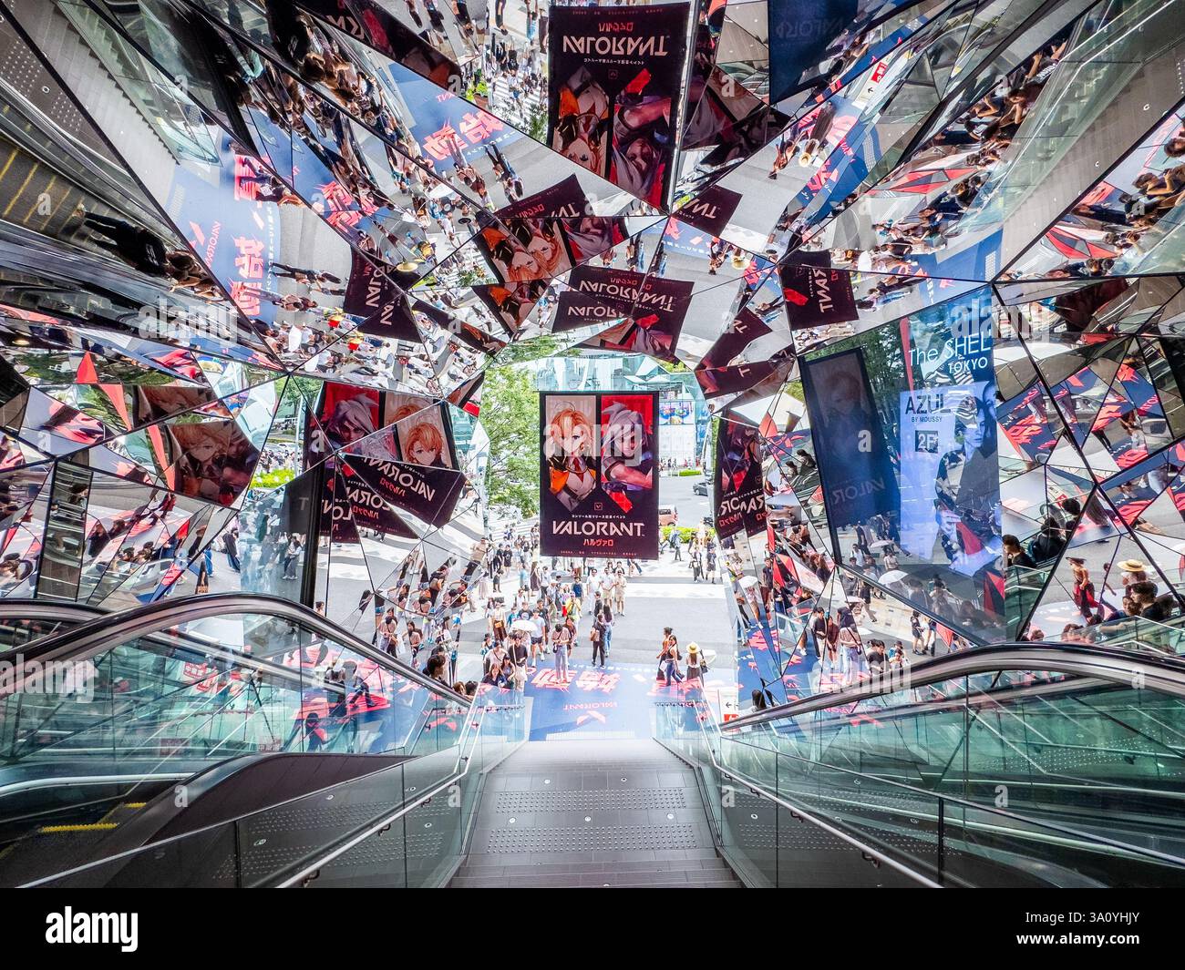 Tokyu Plaza entrance in Ginza, Chuo City, Tokyo, Japan Stock Photo - Alamy