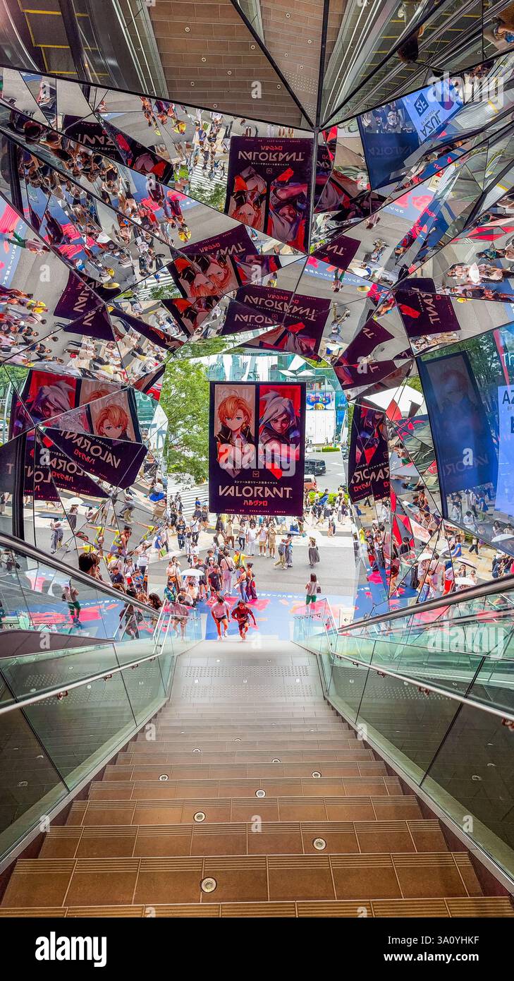 Tokyu Plaza entrance in Ginza, Chuo City, Tokyo, Japan Stock Photo - Alamy