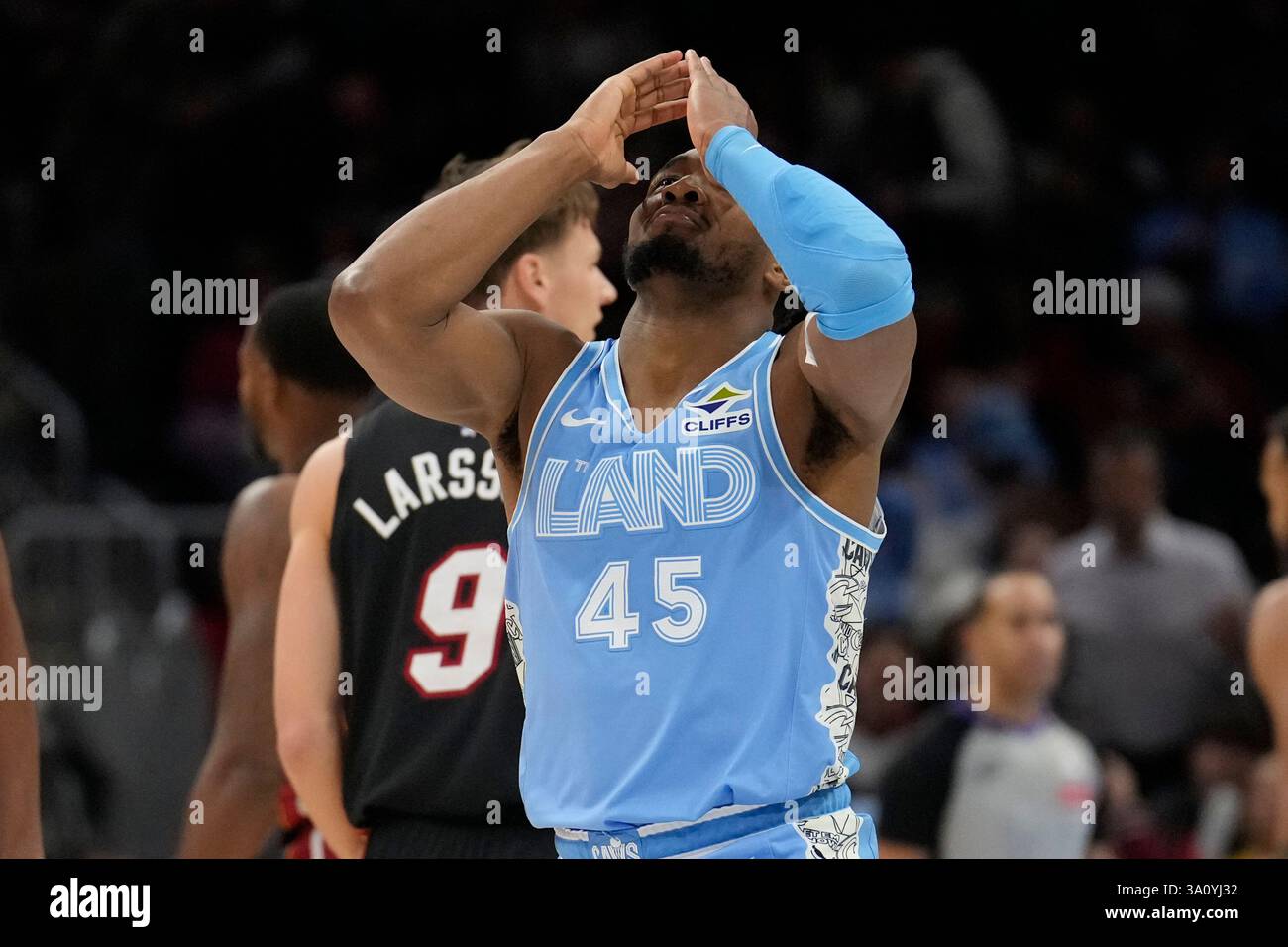 Cleveland Cavaliers guard Donovan Mitchell (45) gestures after missing ...