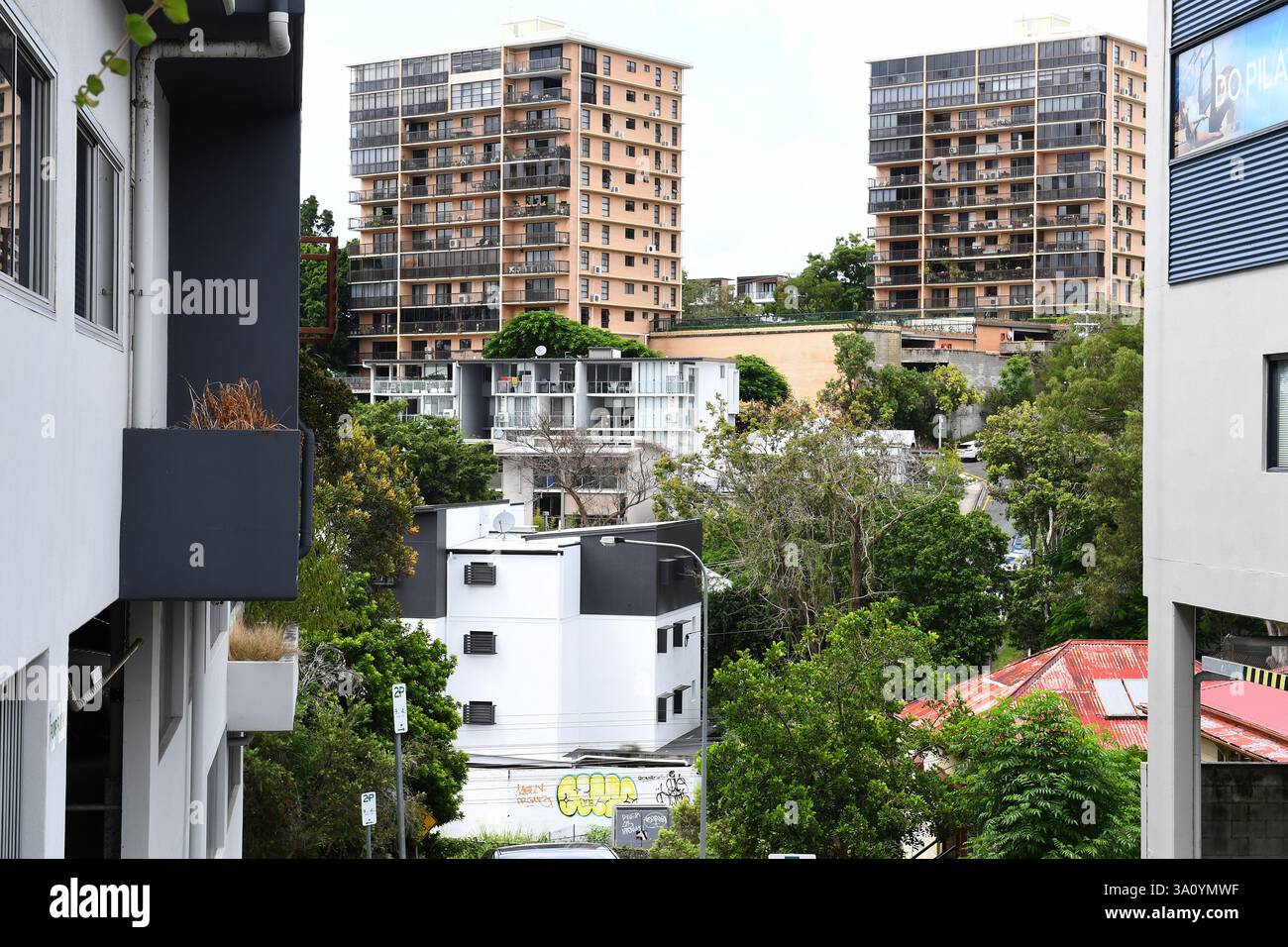 A general view of the suburb of Taringa, looking towards Indooroopilly ...