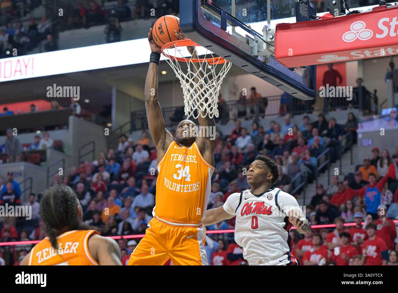 Tennessee forward Felix Okpara (34) dunks against Mississippi forward ...