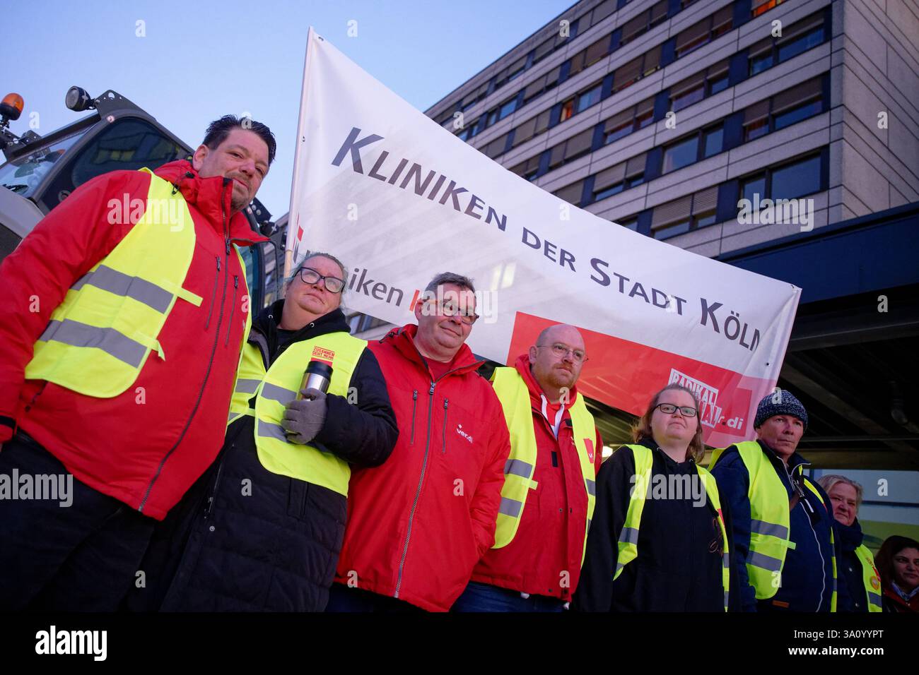 06 March 2025, North Rhine-Westphalia, Cologne: Striking nursing staff ...