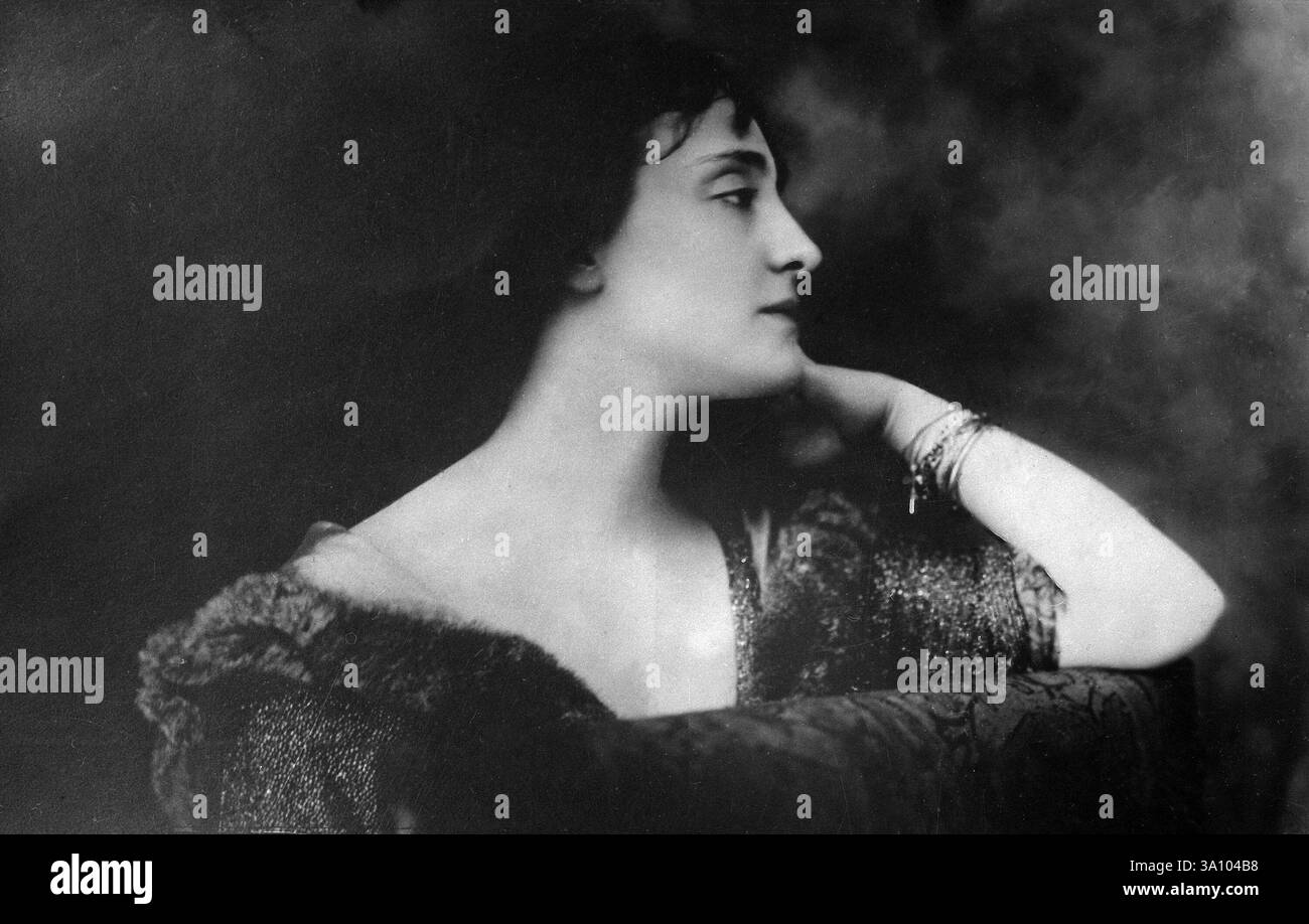 Italian actress Lyda Borelli in a silent movie scene, Italy 1910s Stock ...