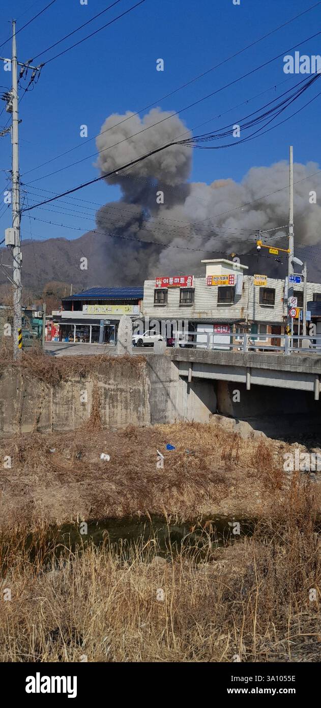 Pocheon. 6th Mar, 2025. Smoke billows after a fighter jet dropped bombs ...