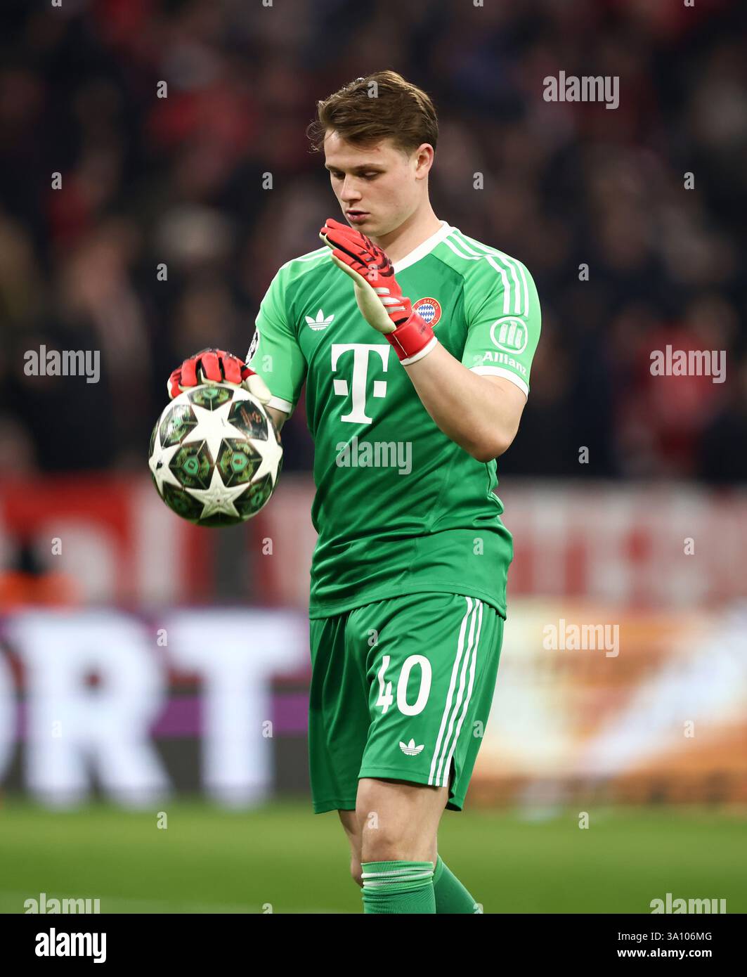 MUNICH, GERMANY - MARCH 05: Jonas Urbig of Bayern Muenchen during the ...