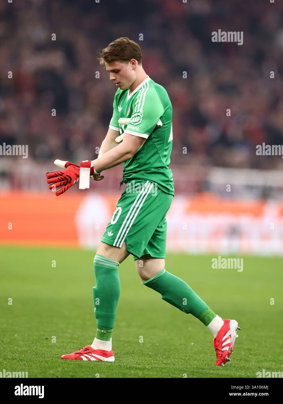 MUNICH, GERMANY - MARCH 05: Jonas Urbig of Bayern Muenchen during the ...