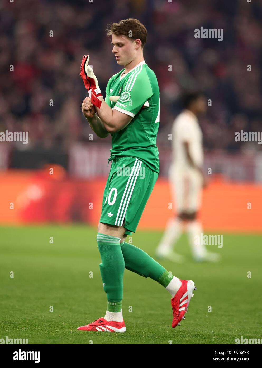 MUNICH, GERMANY - MARCH 05: Jonas Urbig of Bayern Muenchen during the ...