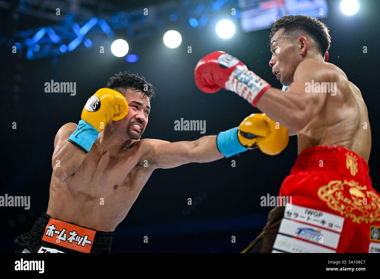 Challenger Daigo Higa (yellow gloves) throws a left at champion Seiya ...