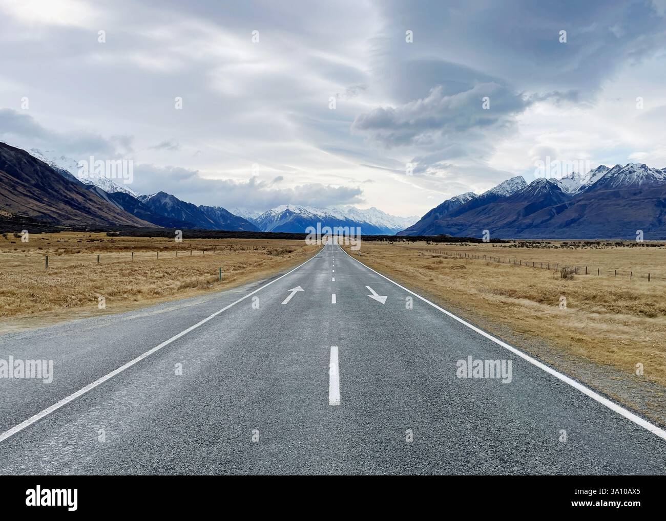 Road to Nowhere in South Island, New Zealand Stock Photo - Alamy