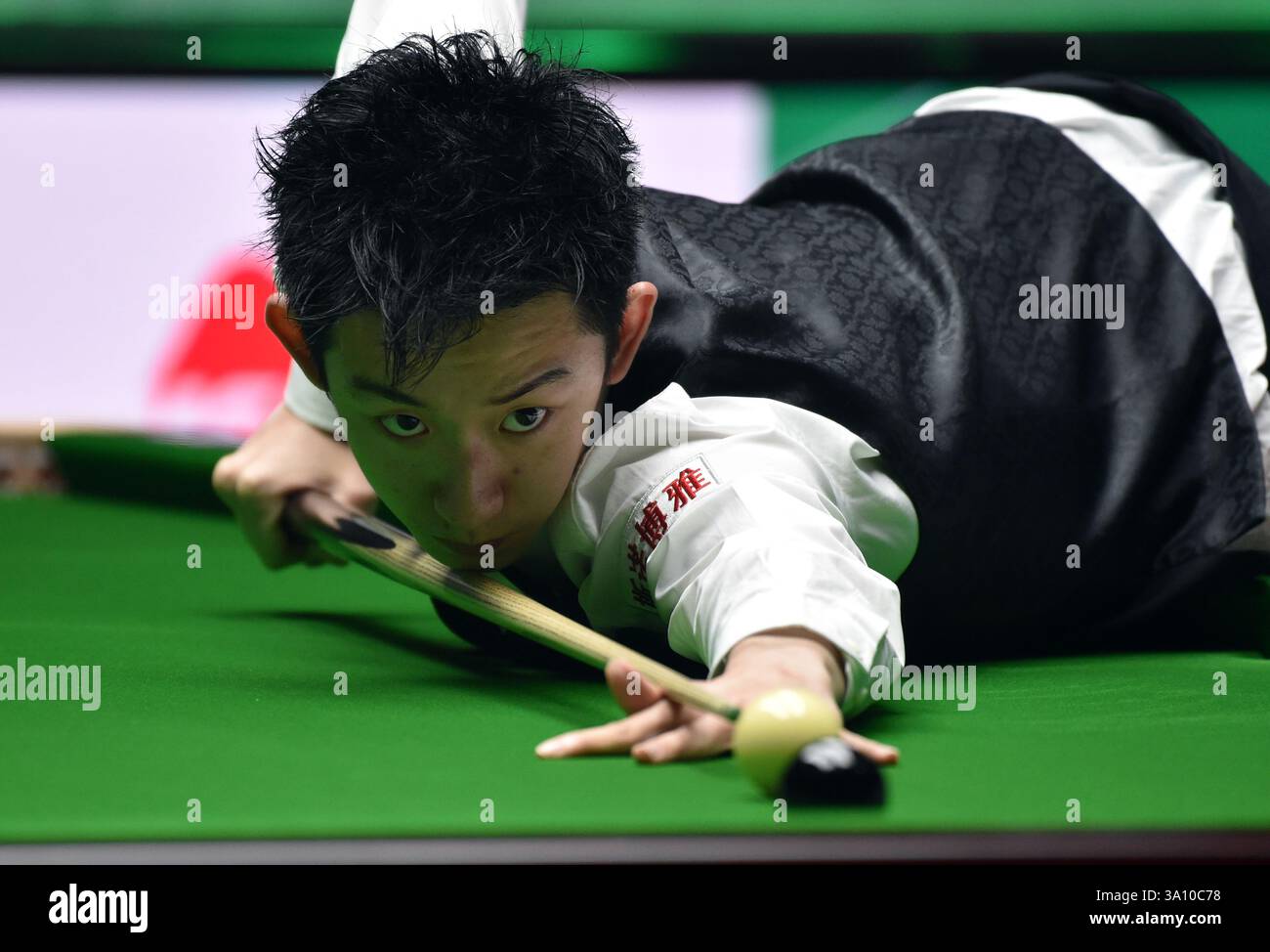 Hong Kong, China. 6th Mar, 2025. Wu Yize competes during the round of ...