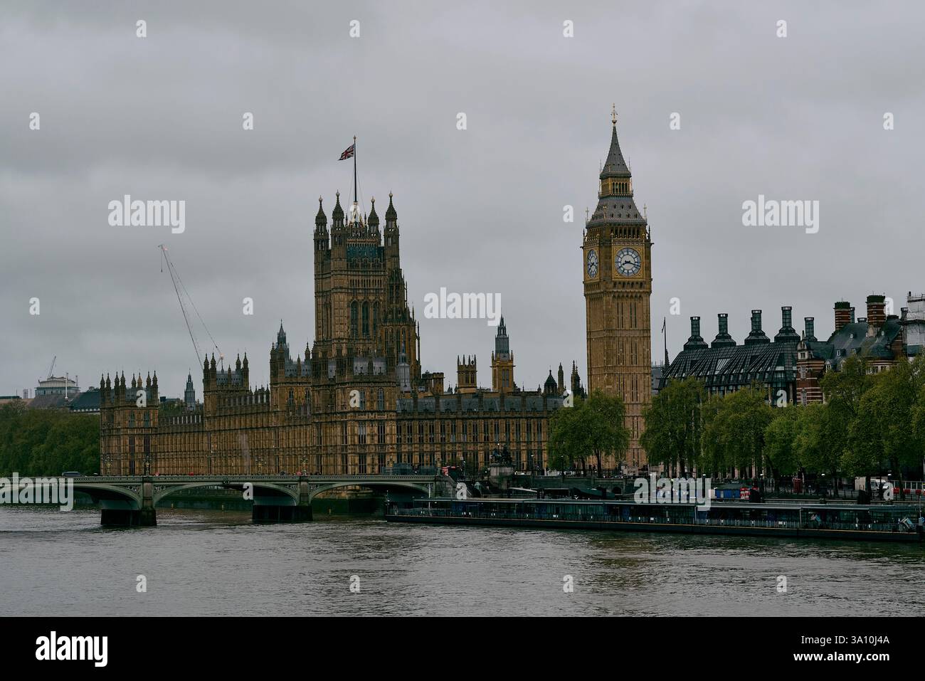 Houses of Parliament and Big Ben seen from across River Thames on a ...