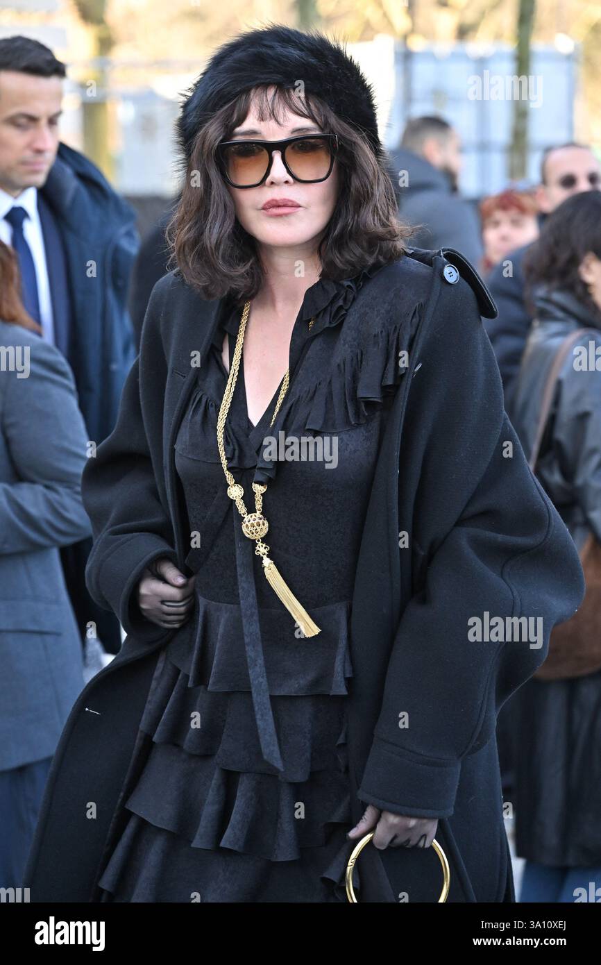 Isabelle Adjani arriving at Chloe show during Paris Fashion Week in ...