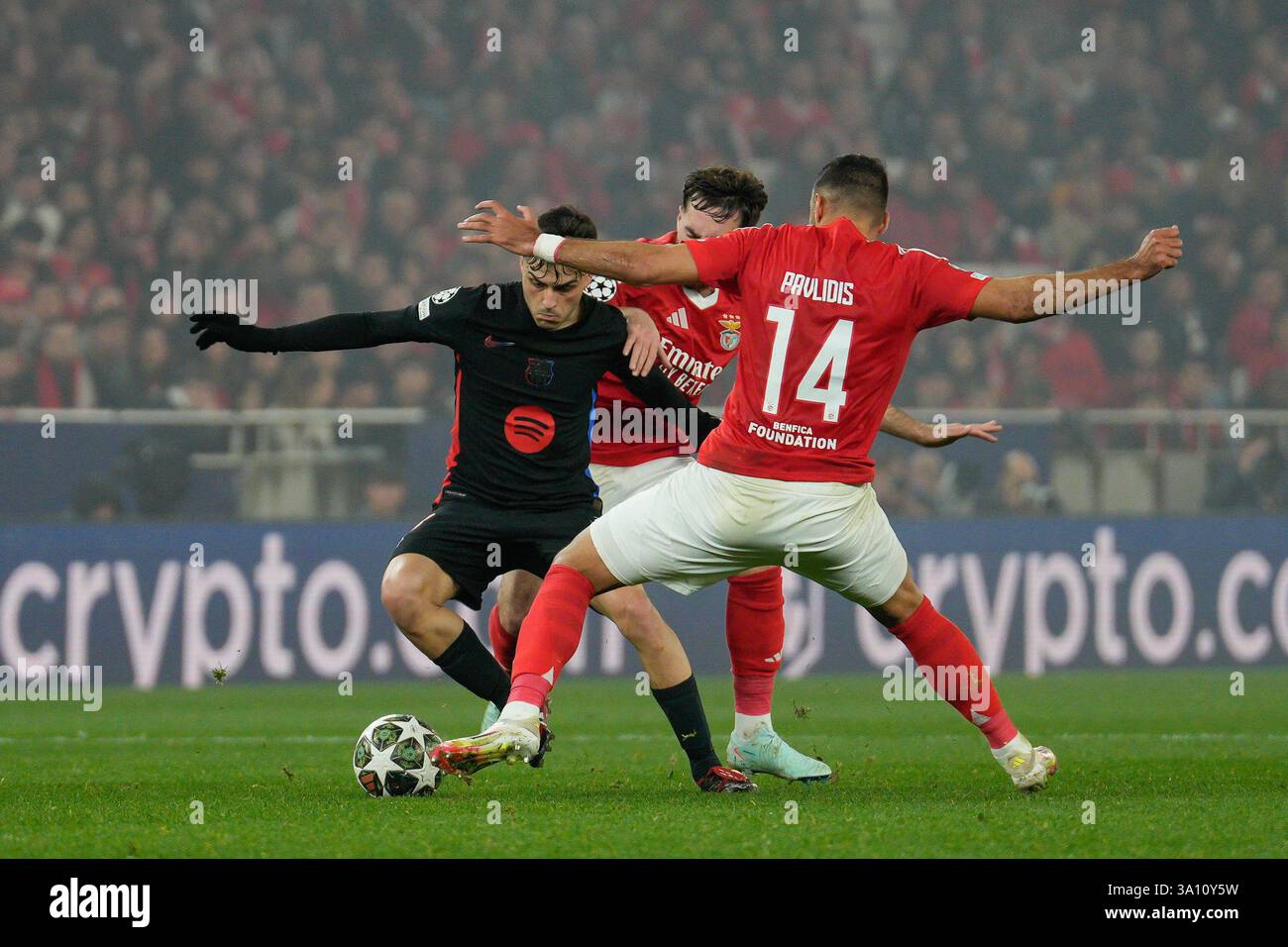 Lisbon, Portugal. 05th Mar, 2025. Pedro Gonz‡lez L-pez (Pedri) of FC Barcelona (L), Orkun Koekcu ...