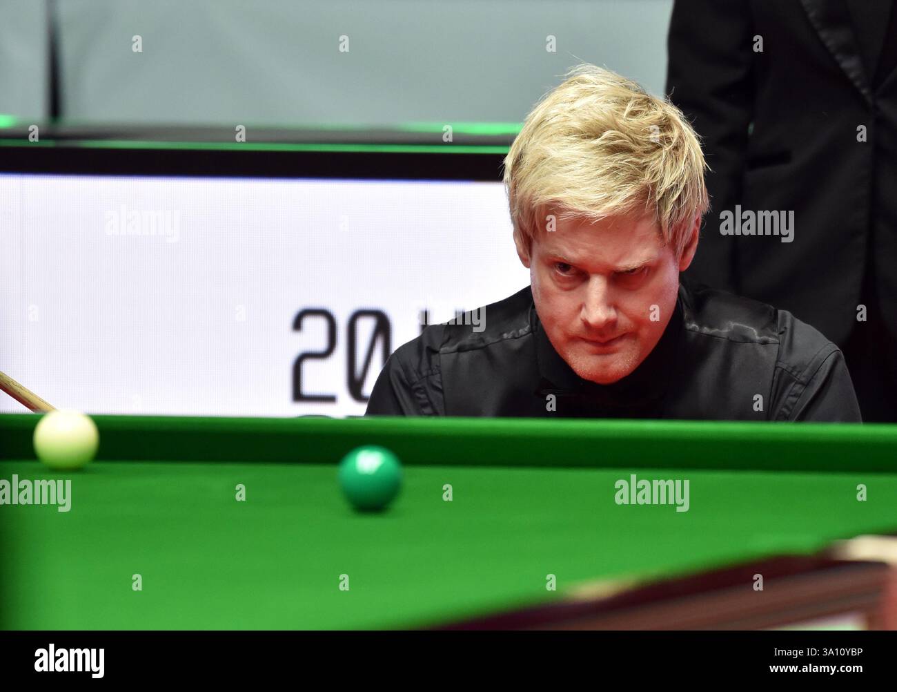 (250306) -- HONG KONG, March 6, 2025 (Xinhua) -- Neil Robertson of ...