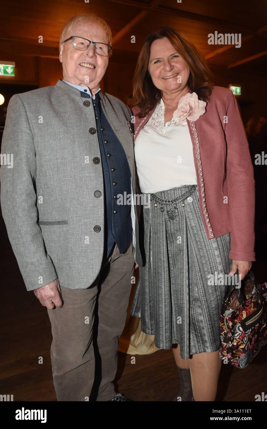 Ilse Aigner Landtagspraesidentinn Monika Gruber Kabarettistin Michaela ...